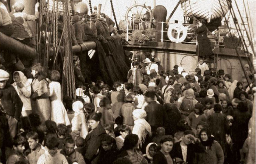 Αρχές Νοεμβρίου του 1922 ορφανά Ελλήνων και Αρμενίων εγκαταλείπουν για ...