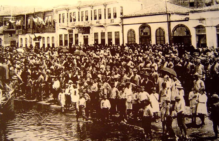 Μισόφωτα, η παραμονή των Θεοφανίων στη Σμύρνη