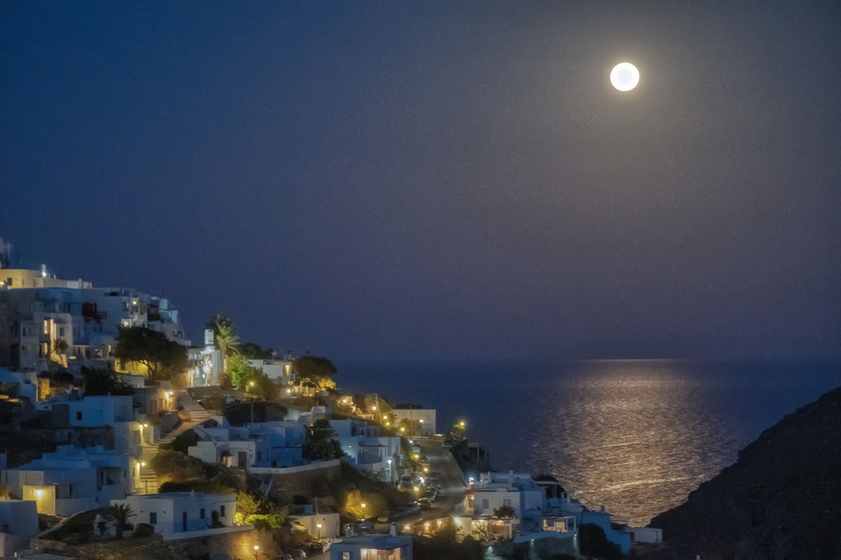 Δήμος Σίφνου: Να απαγορευτούν τα υπόσκαφα σπίτια και οι ιδιωτικές πισίνες