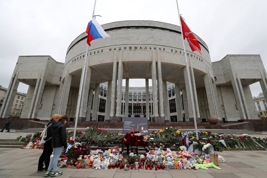 Ρωσία: 15χρονοι που έσωσαν κόσμο από το Crocus City Hall βραβεύτηκαν ...