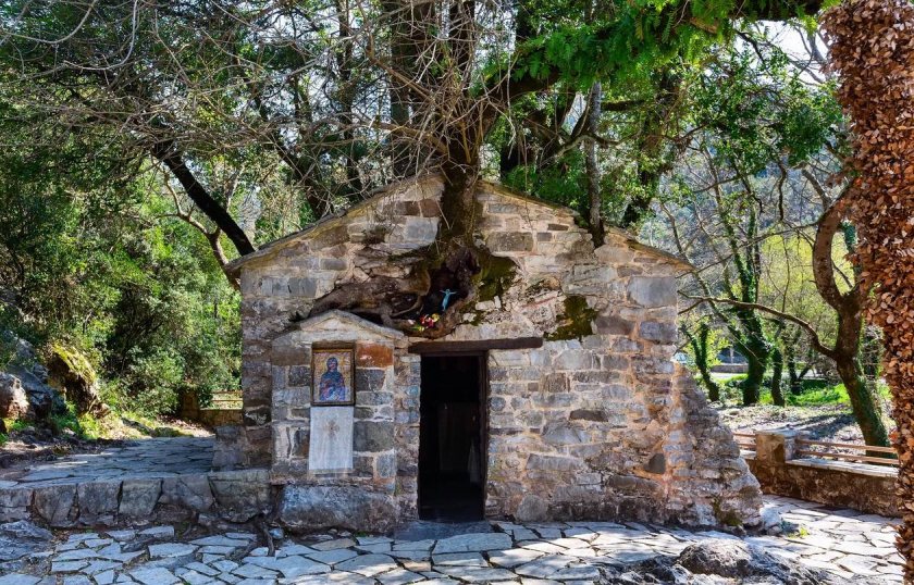 Ένωση Ποντίων Αιγάλεω: Εκδρομή στην Αγία Θεοδώρα Βάστα, τον ναΐσκο με ...