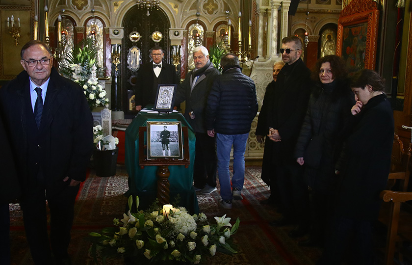 Τάκης Οικονομόπουλος: Στο κοιμητήριο Κηφισιάς είπαν το τελευταίο αντίο ...