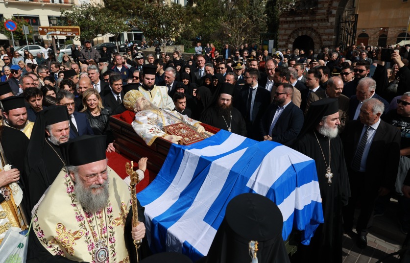 Με χώμα από την πατρίδα του, την Ηλεία, ετάφη ο μητροπολίτης πρώην ...