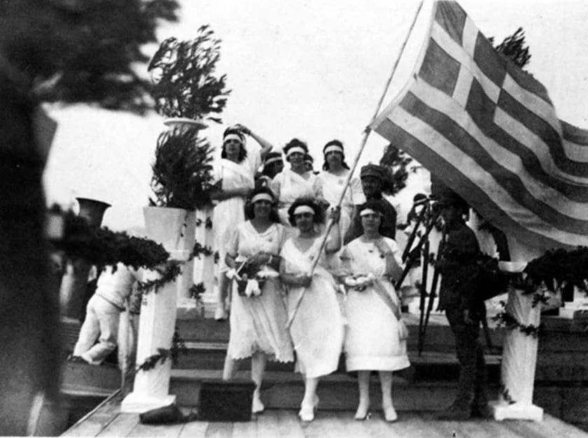Φιλιώ Χαϊδεμένου: Όλη νύχτα ράβαμε σημαίες – Σαν σήμερα το 1919 ο ...