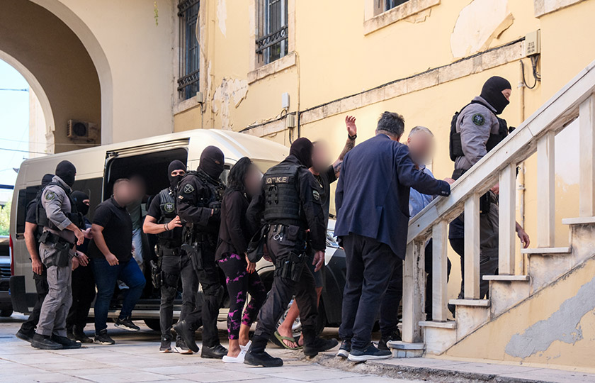 Μαφία της Κρήτης: Συνεχίζονται στα Χανιά οι απολογίες 17 κατηγορουμένων ...